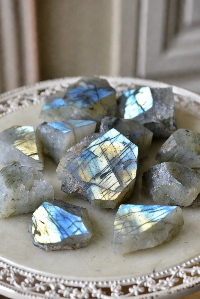 LABRADORITE CHUNKS – TRUE NATURE STORE
